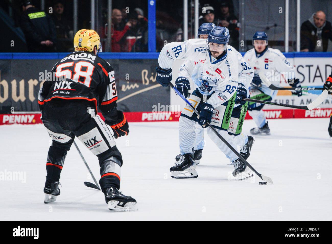 Ryan Mckiernan (Frankfurt Lions, #58), Skyler McKenzie (Straubing ...