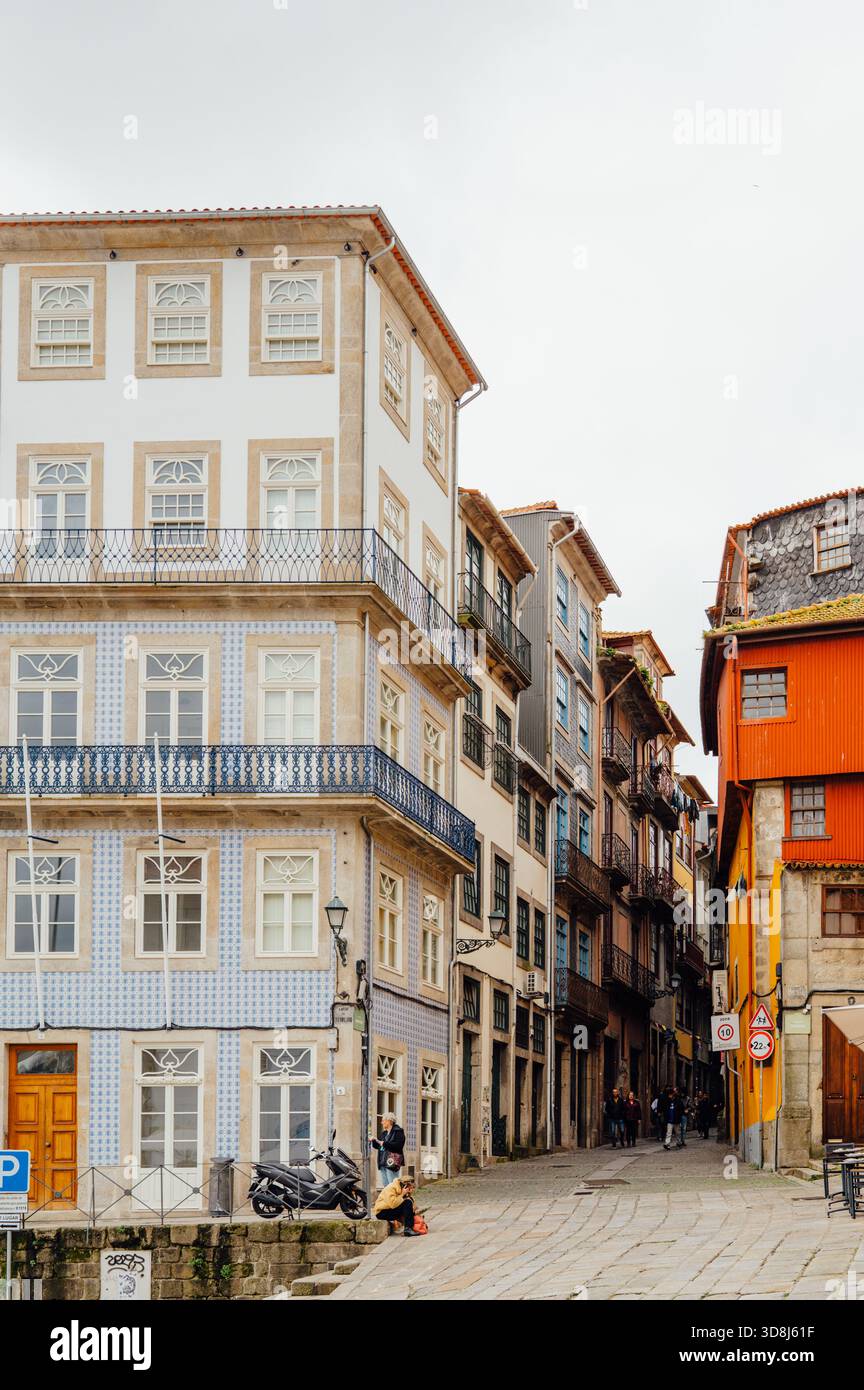Tiled facades in the historic center of Porto Stock Photo - Alamy