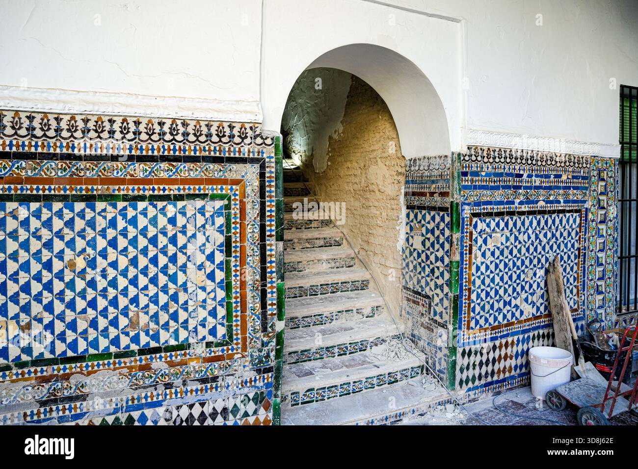Images of the current state of the courtyard of the convent of Santa ...