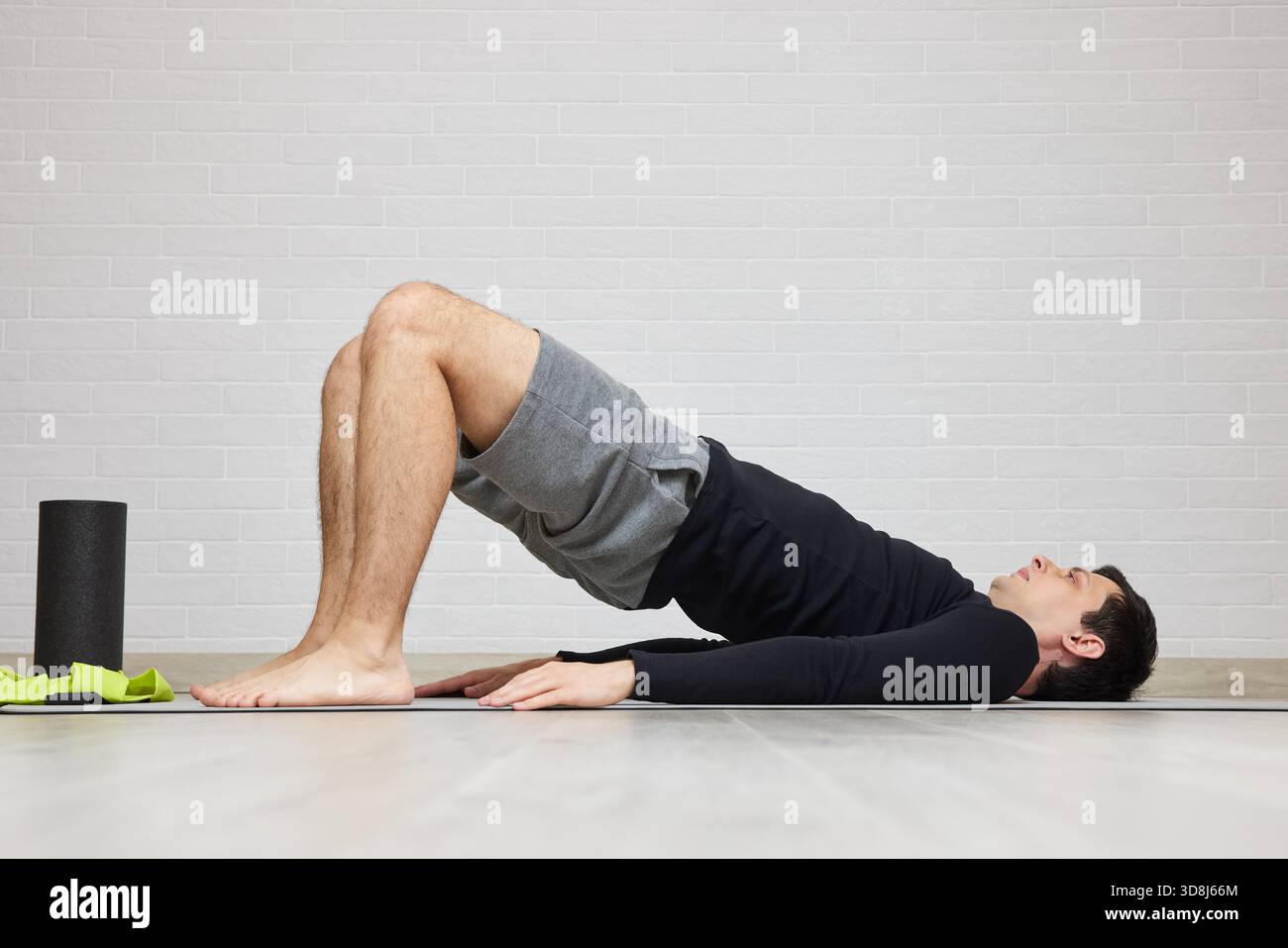 Full bridge bodyweight exercise hi-res stock photography and images - Alamy