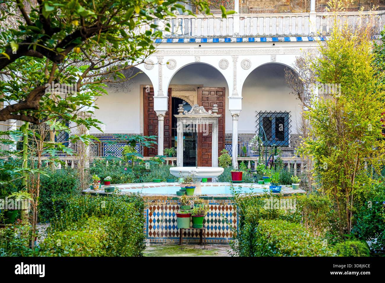 Images of the current state of the courtyard of the convent of Santa ...