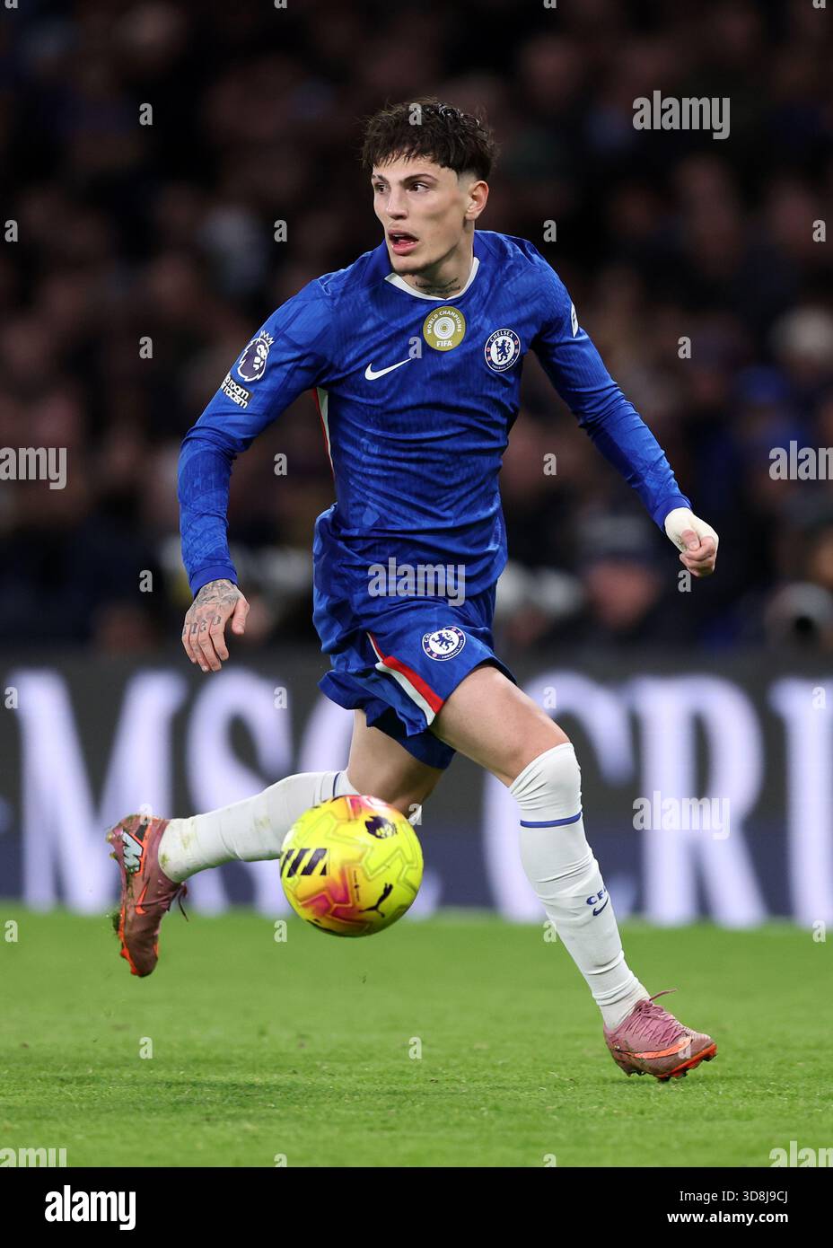 London, England, 30th November 2025. Alejandro Garnacho of Chelsea ...