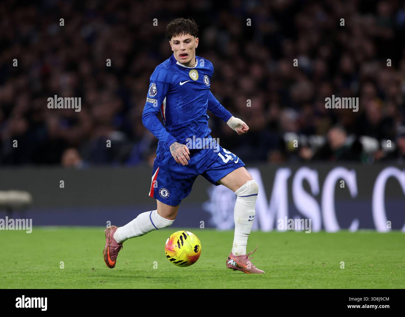 London, England, 30th November 2025. Alejandro Garnacho of Chelsea ...