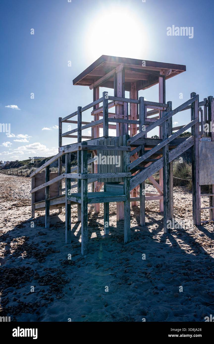 Wooden lookout tower cabin hi-res stock photography and images - Alamy