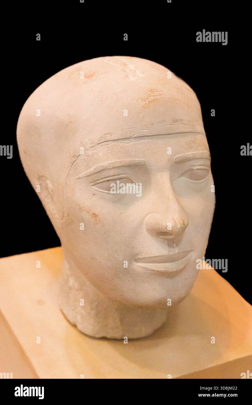 Cairo, Egyptian Museum, reserve head of a member of king Khafre family ...