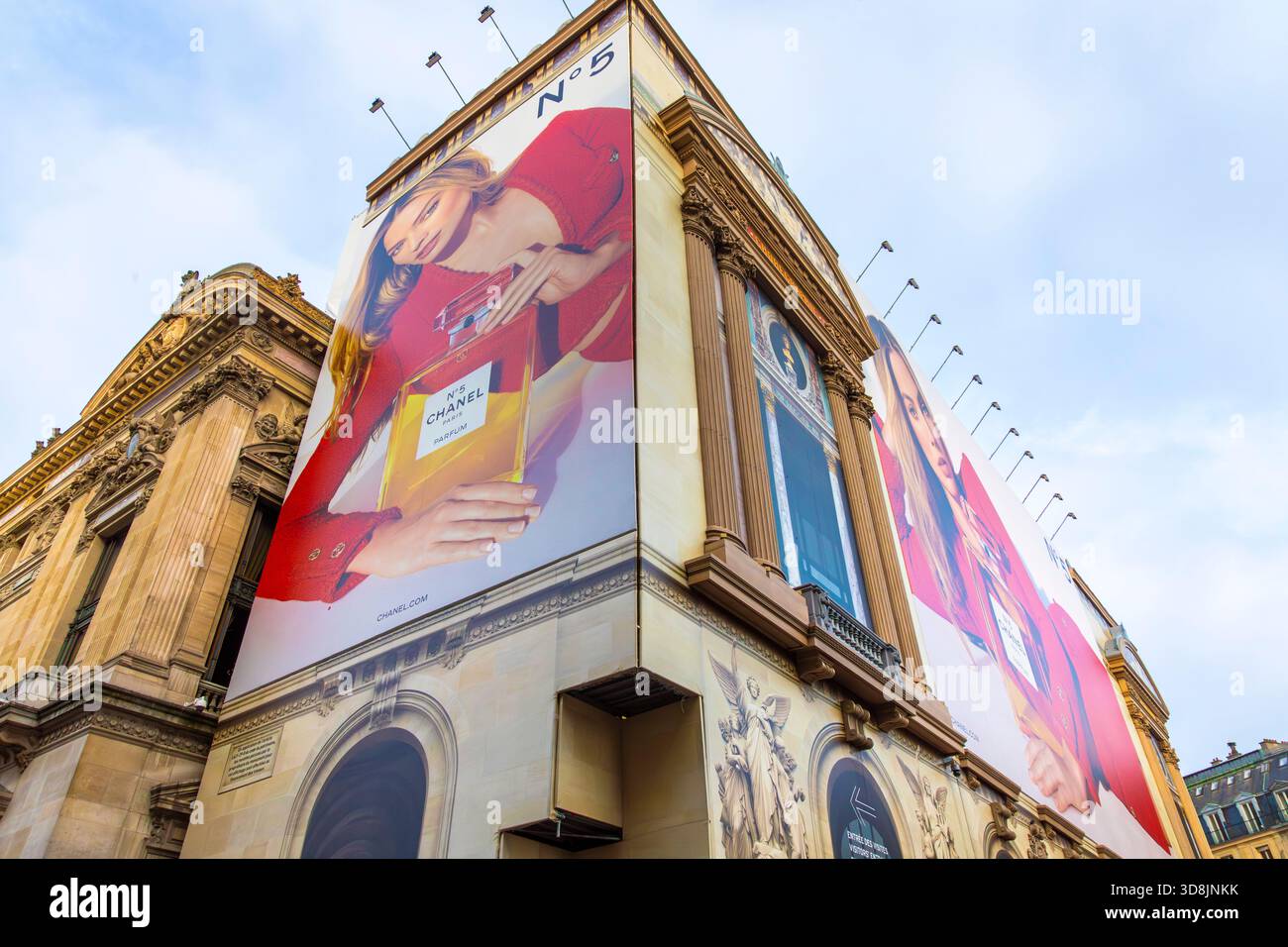 France, ile-de-France, Paris. Giant advertisement on the facade of the ...