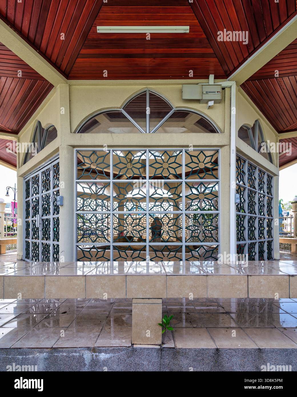 Raja Ayang Mausoleum, Bandar Seri Begawan, Brunei. Ornate patterned ...