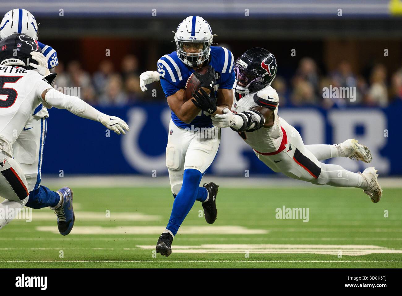 Indianapolis Colts running back Jonathan Taylor (28) runs with the ball ...