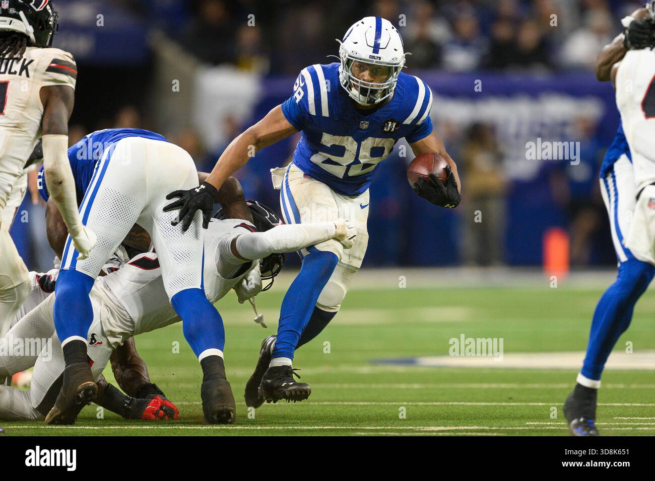 Indianapolis Colts running back Jonathan Taylor (28) runs with the ball ...