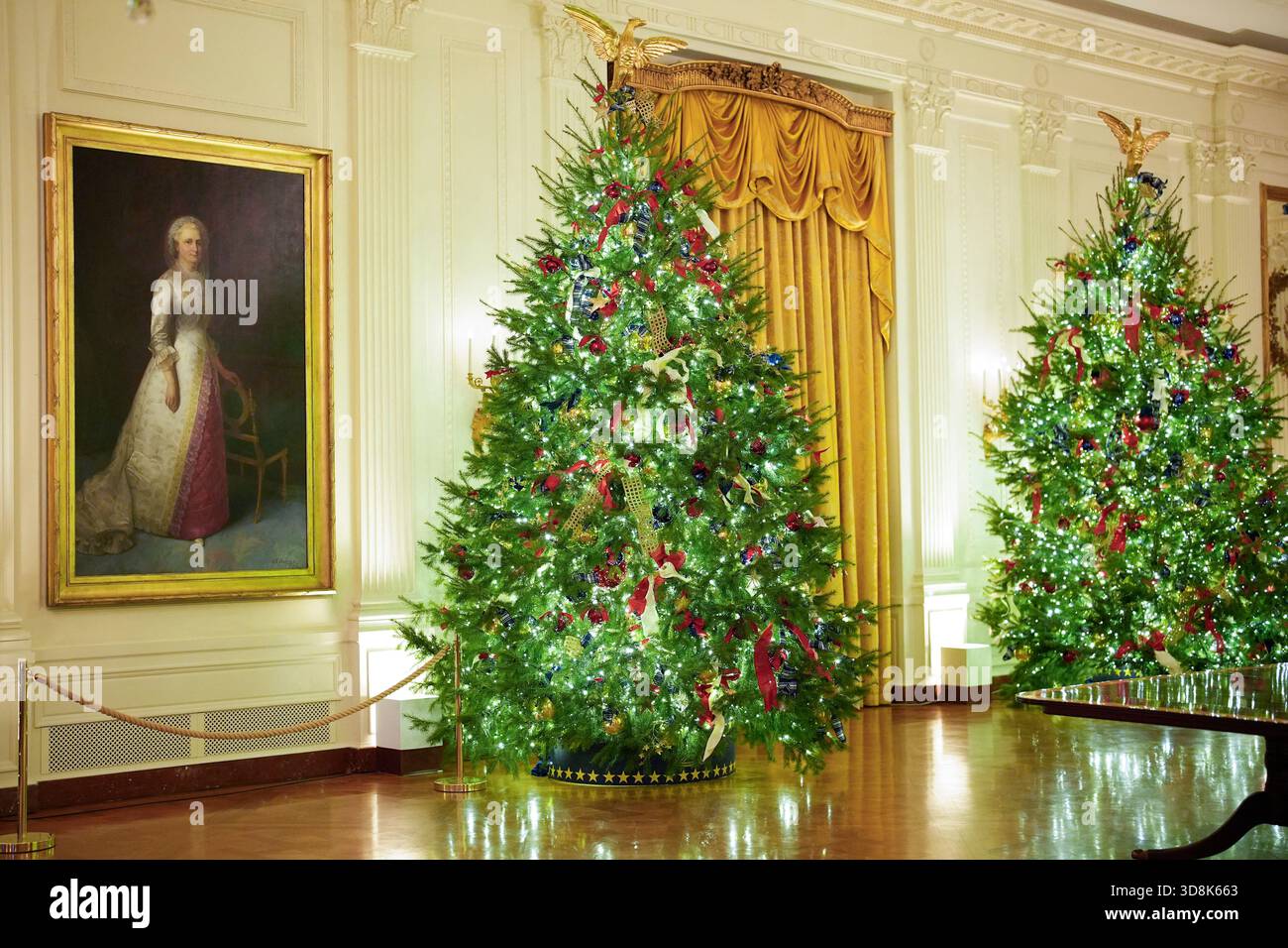 The White House during Christmas design and decoration media tour in ...