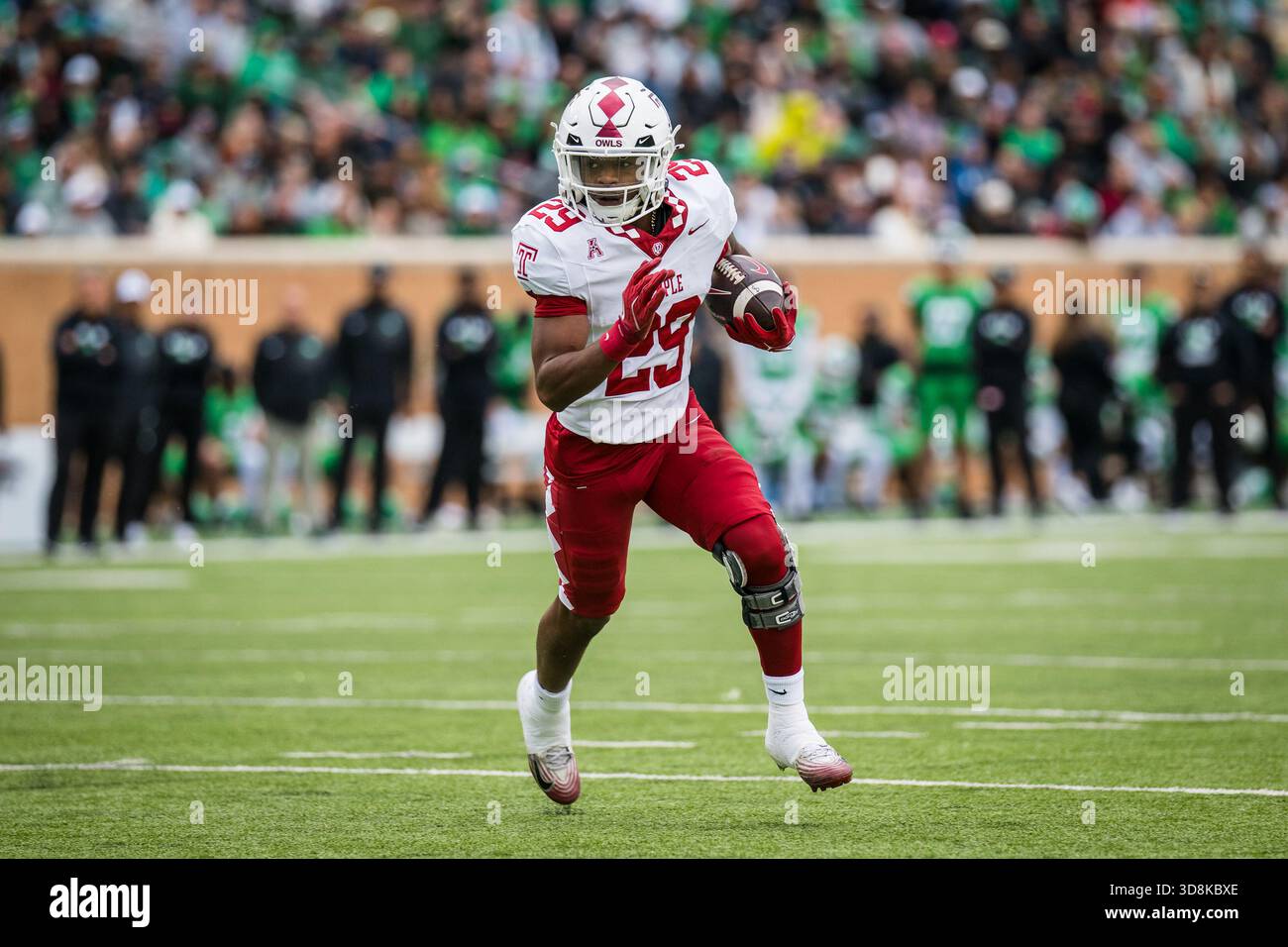 Temple running back Hunter Smith (29) runs during an NCAA college ...