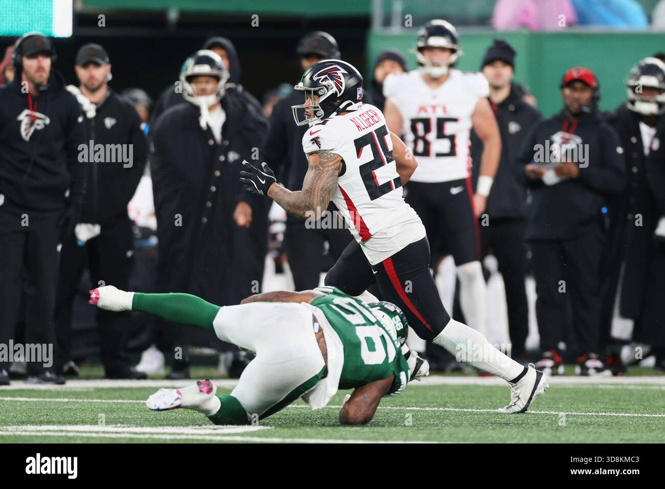 Atlanta Falcons running back Tyler Allgeier (25) avoids being tackled ...