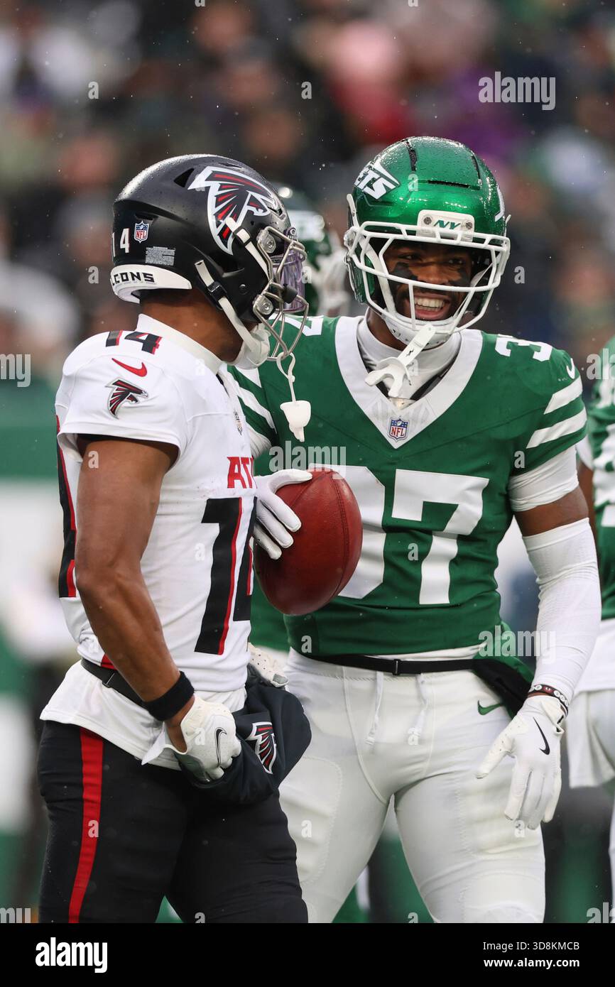 New York Jets cornerback Qwan'tez Stiggers (37) reacts after a play ...