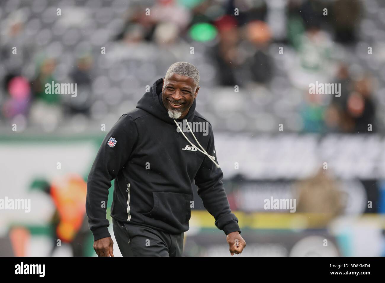 New York Jets head coach Aaron Glenn prior to a game against the ...