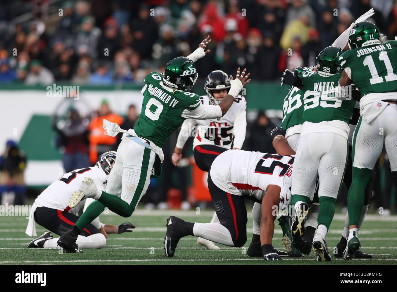 New York Jets defensive end Will McDonald IV (9) attempts to block a ...