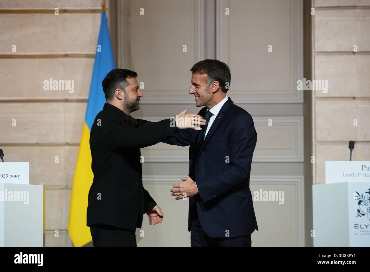 French President Emmanuel Macron, right, and Ukrainian President ...