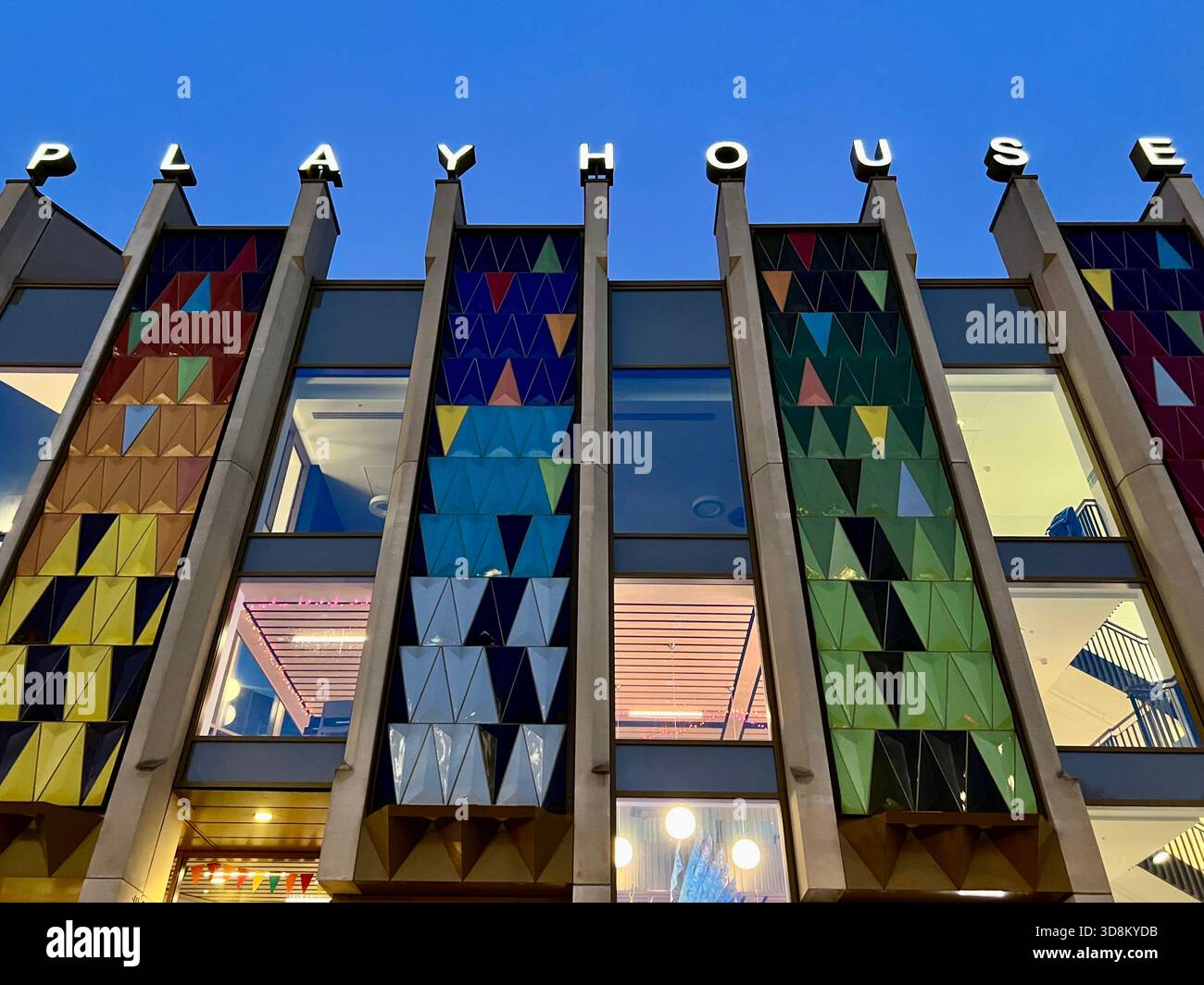The new frontage to leeds playhouse hi-res stock photography and images ...