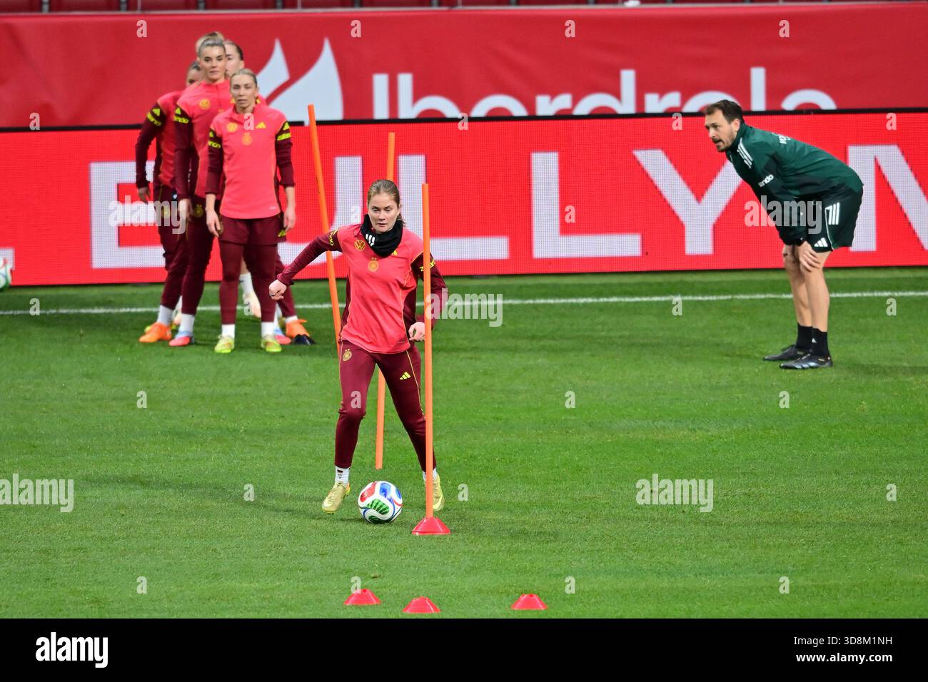 01 December 2025, Spain, Madrid: Soccer, Women, Nations League A Women ...