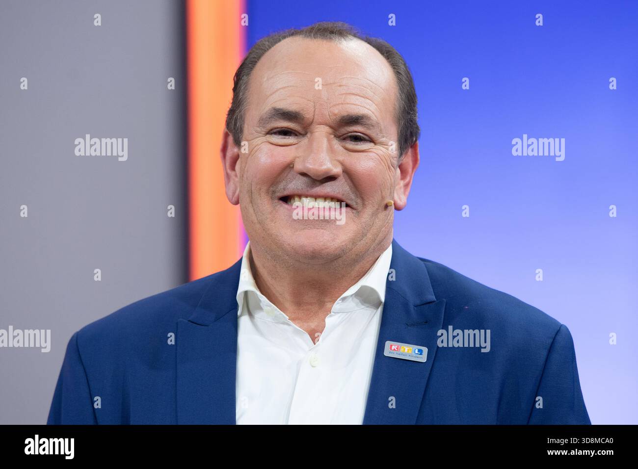 Wolfram KONS, host, presents the donation total of 23,077,166 euros, 30 ...