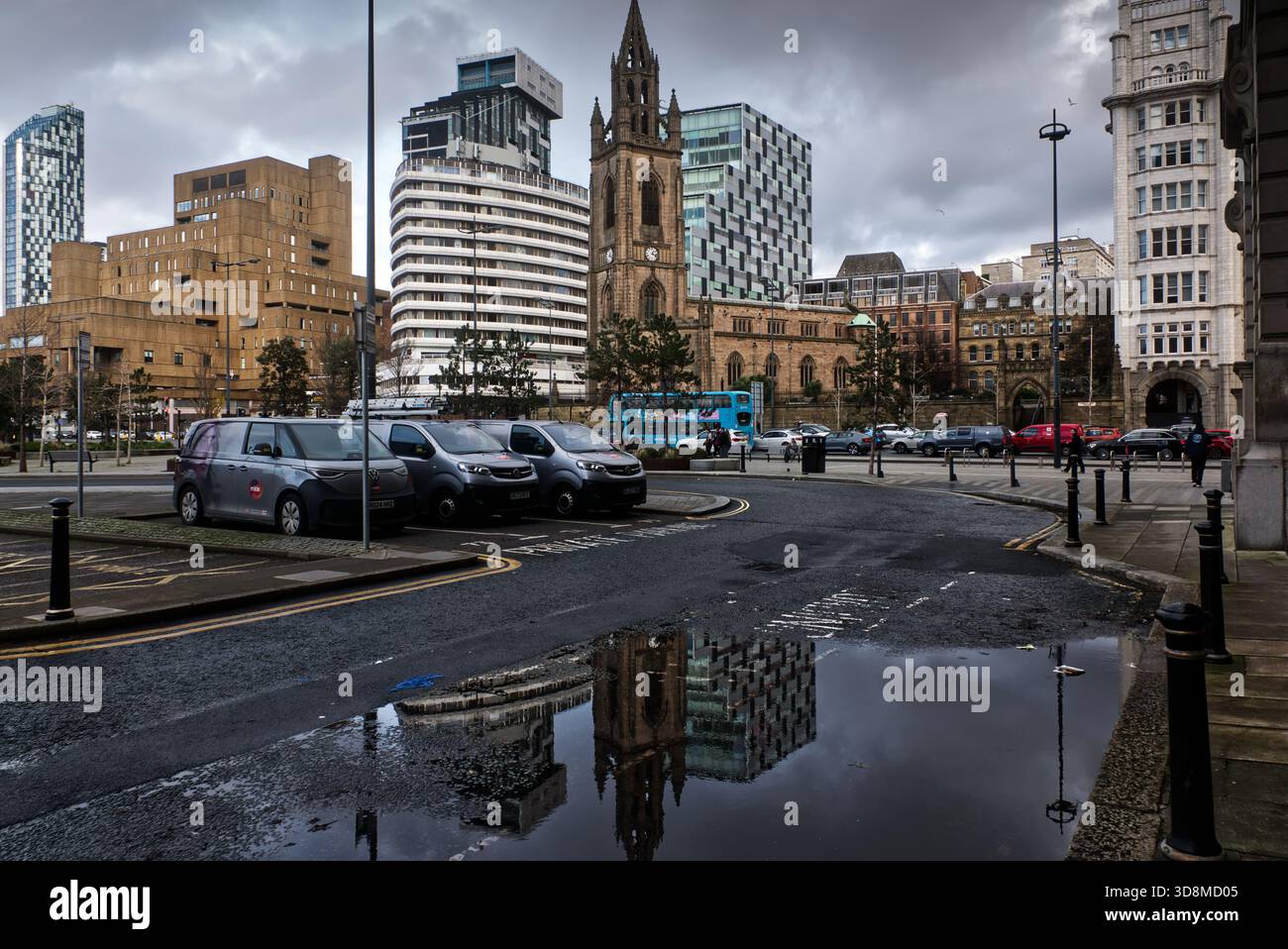 Historic St Nicholas Church with modern Liverpool city centre ...