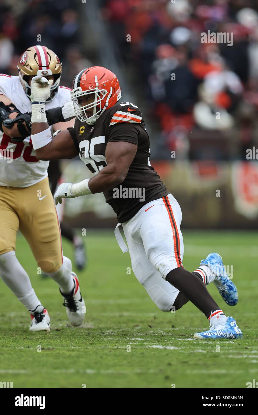 Cleveland Browns defensive end Myles Garrett (95) rushes in during NFL ...