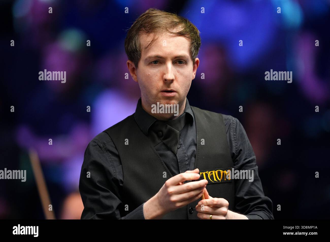 Scott Donaldson in action against Mark Allen on day three of the 2025 ...