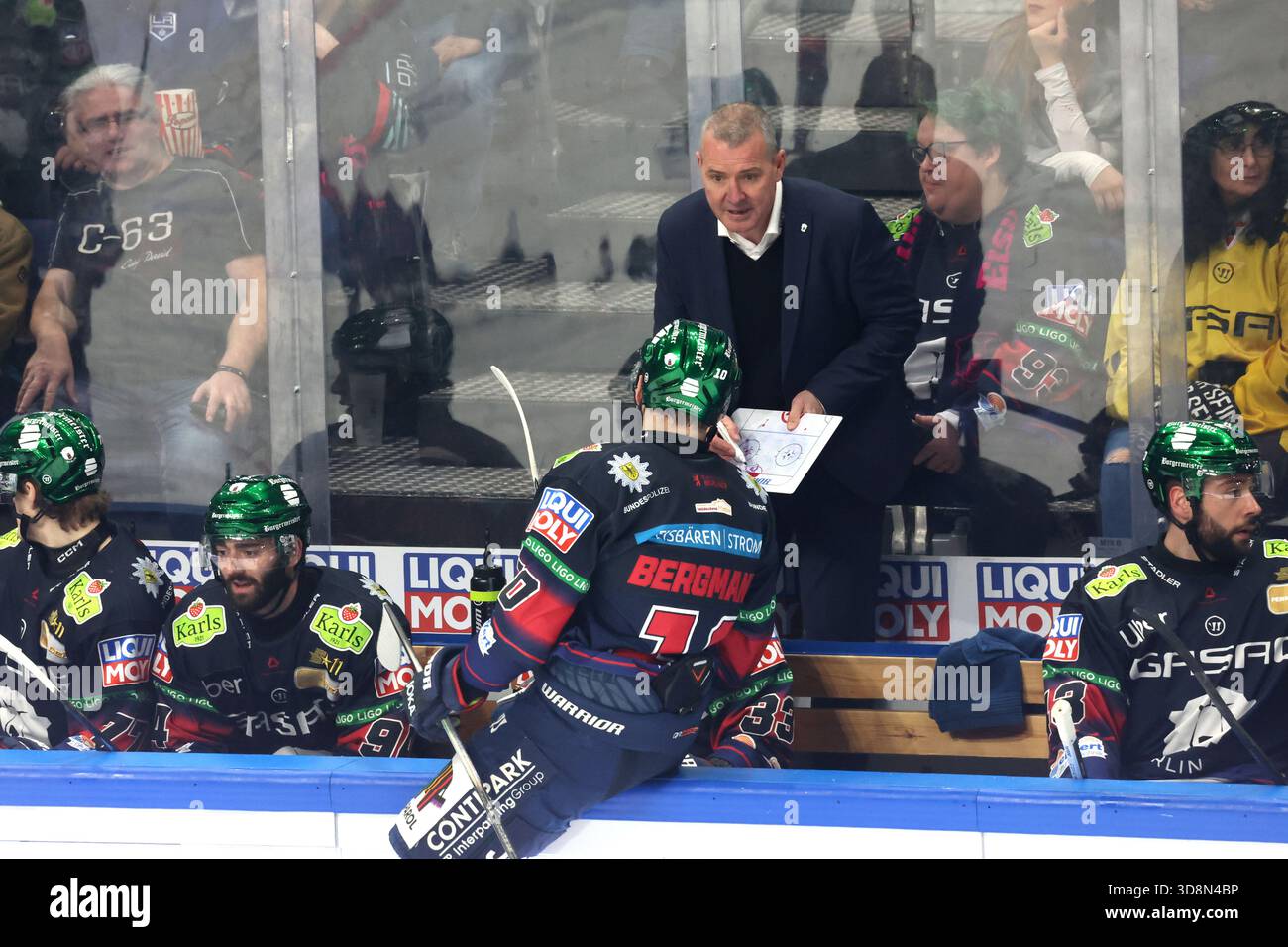 11/30/2025, Uber Arena, Berlin, DEU, DEL, 1.EBL, Polar Bears vs. Cologne Sharks, On the picture ...