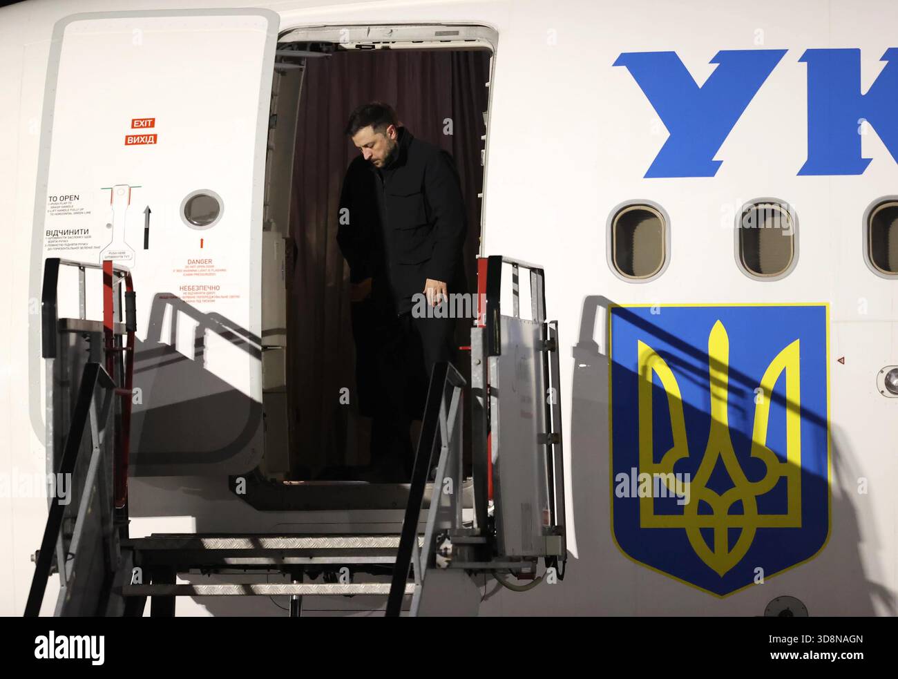Ukrainian President Volodymyr Zelensky arrives at Dublin Airport for ...