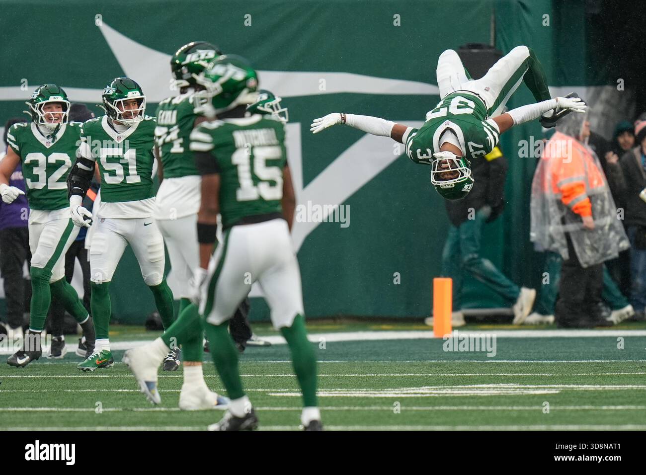 New York Jets cornerback Qwan'tez Stiggers (37) celebrates a fumble ...