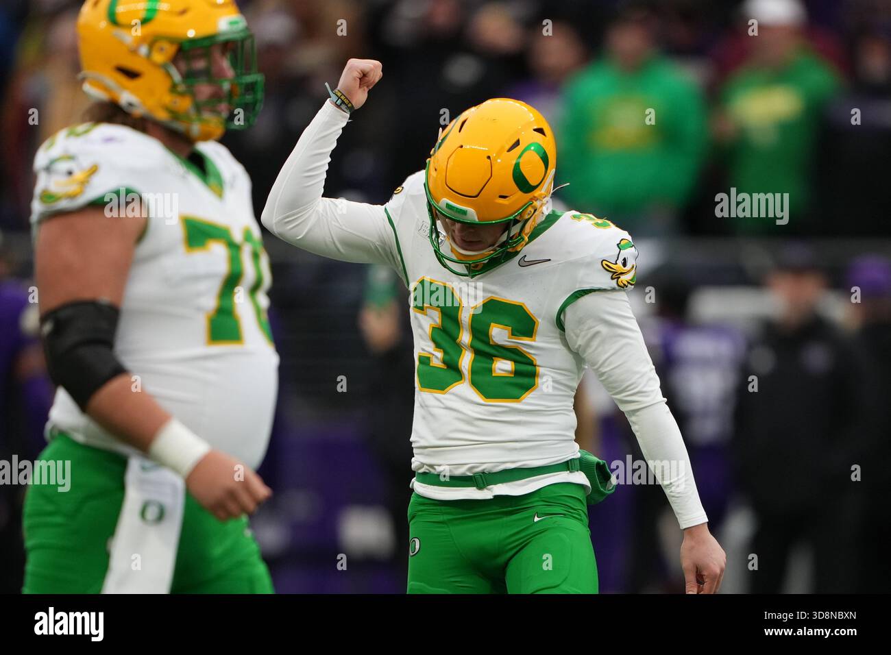 Oregon kicker Atticus Sappington reacts during the second half of an ...