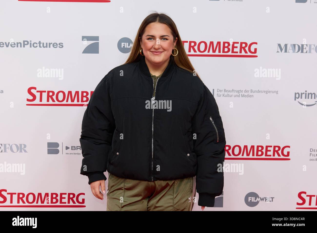 Sandra Safiulov Selfisandra Kinopremiere Von Stromberg Wieder Alles sandra-safiulov-selfisandra-kinopremiere-von-stromberg-wieder-alles