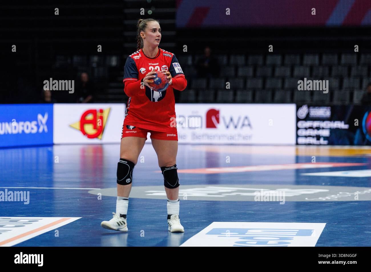 Thale Rushfeldt Deila (Norwegen) mit Ball, Norwegen vs Angola, Handball ...
