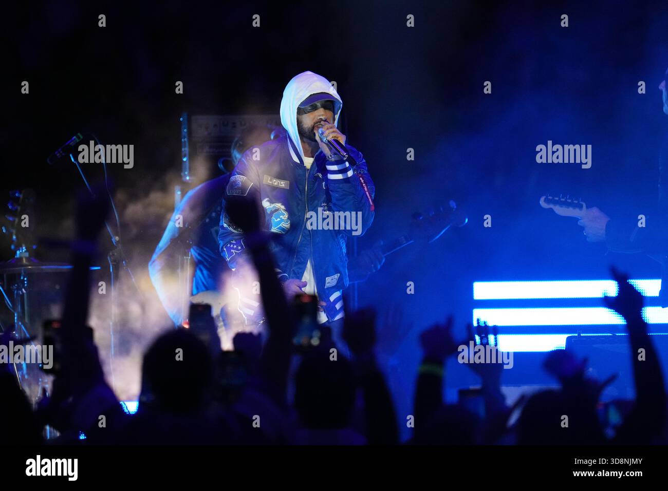 Eminem performs during an NFL football game between the Detroit Lions ...