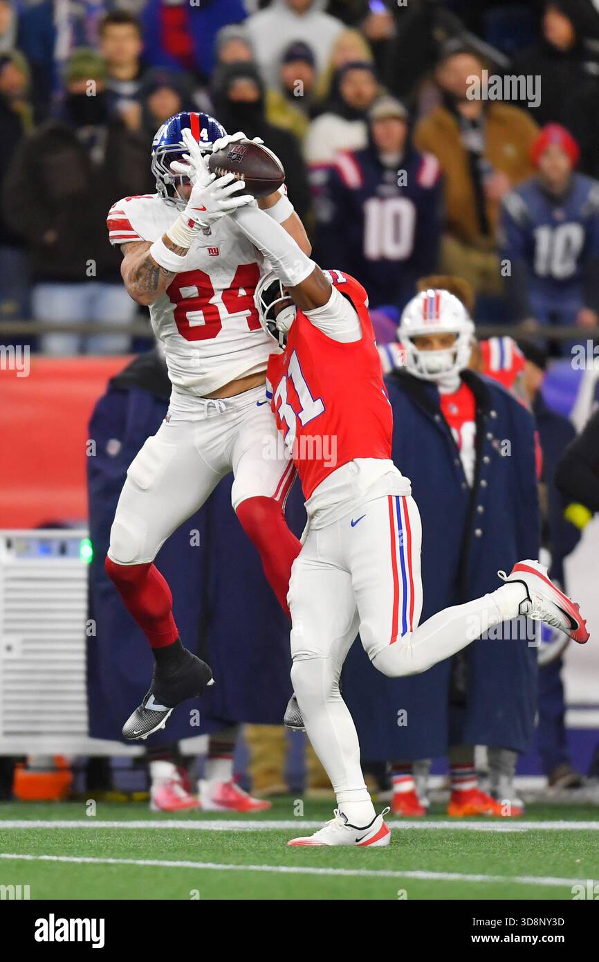 New York Giants tight end Theo Johnson (84) catches a pass against New ...