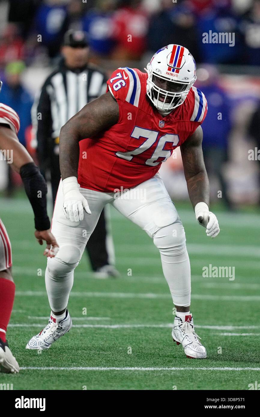 New England Patriots offensive tackle Morgan Moses lines up against the ...
