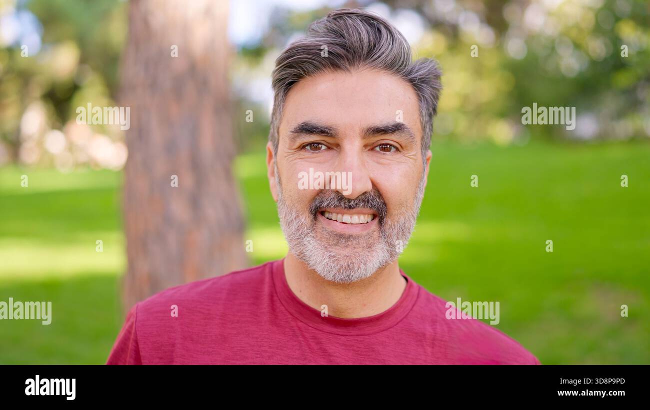 Senior man gray hair beard hi-res stock photography and images - Alamy