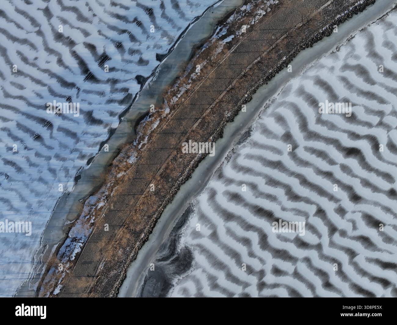 Aerial photo shows the snow scenery of Songhua River in Harbin City ...