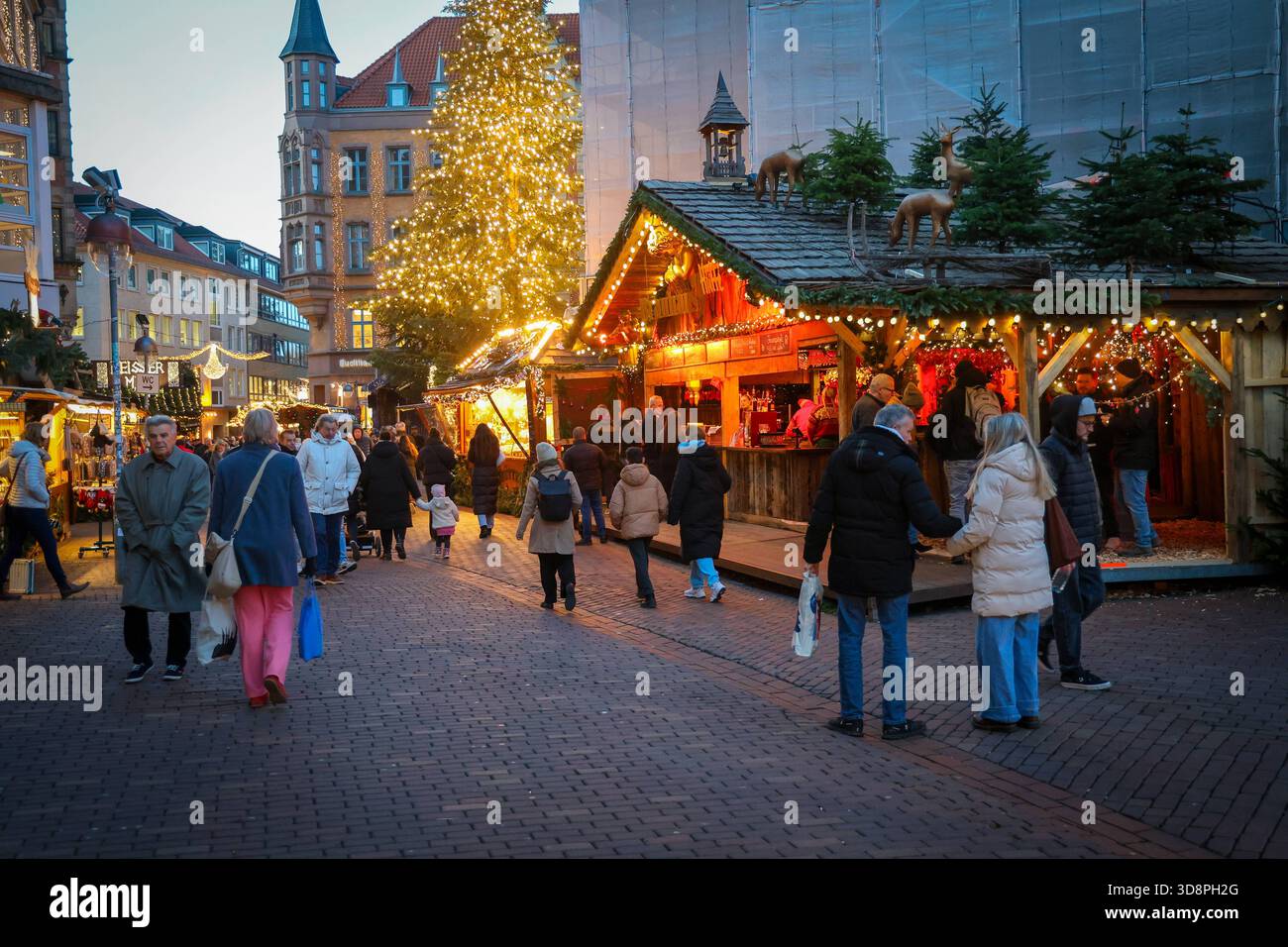 Weihnachtsmarkt Hannover. Der Weihnachtsmarkt in Hannovers Altstadt ...