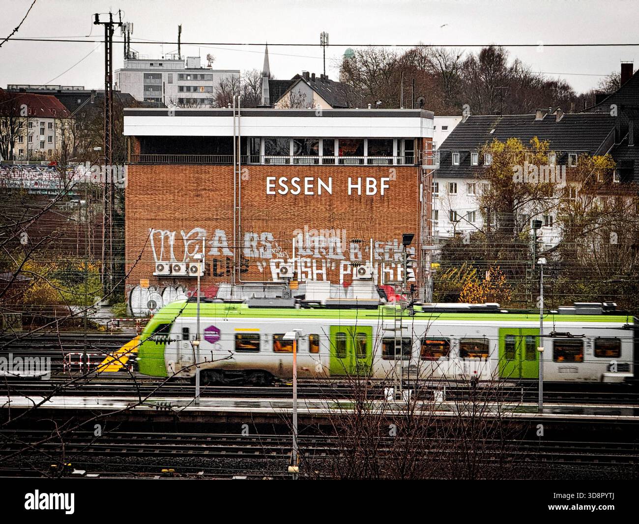 Essen, Deutschland, Europa: Essen Hbf, Bahnverkehr, ICE, Regionalzug ...