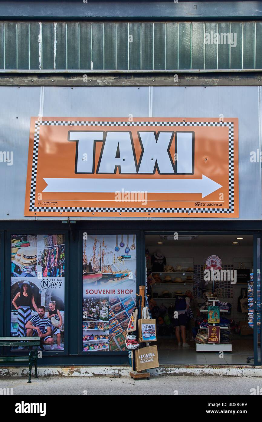 December 2025 banner sign hi-res stock photography and images - Alamy