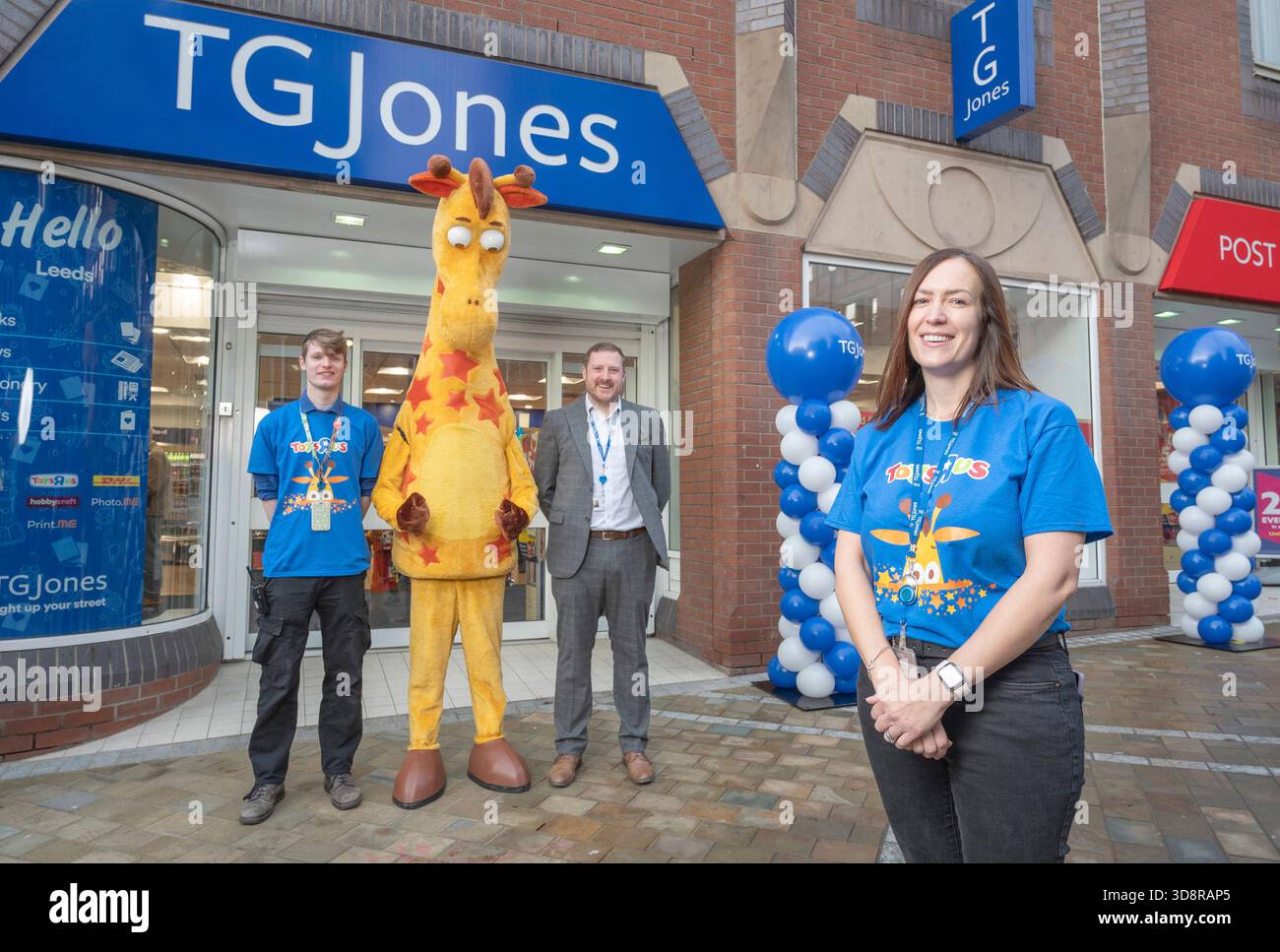 EDITORIAL USE ONLY (Right to left) Ruth O'Brien, TG Jones manager with ...