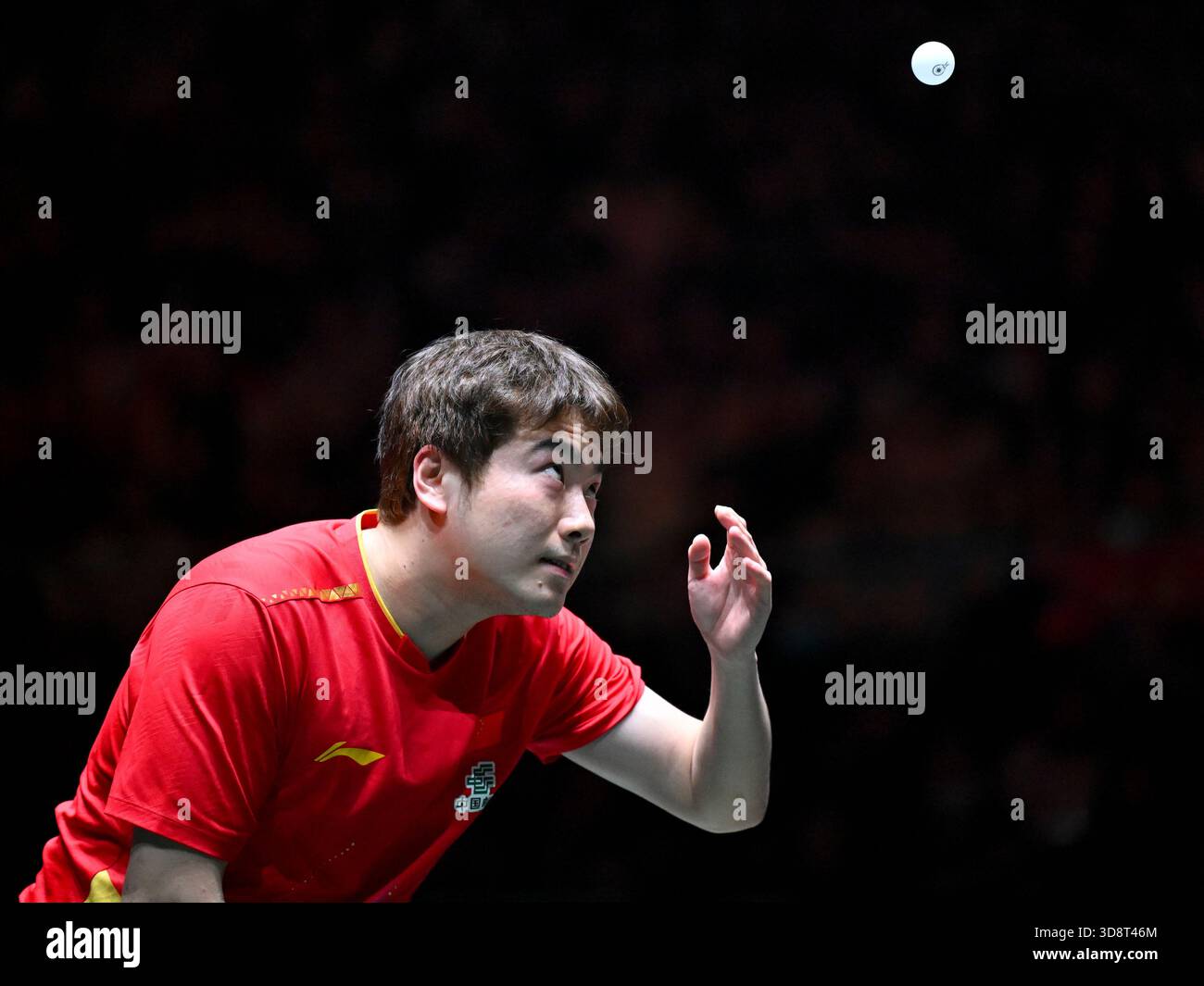 (251202) -- CHENGDU, Dec. 2, 2025 (Xinhua) -- Liang Jingkun of China ...