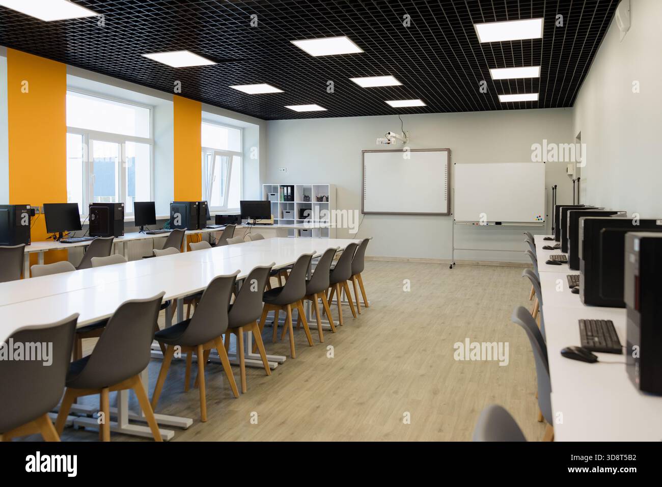 Interactive whiteboard school hi-res stock photography and images - Alamy