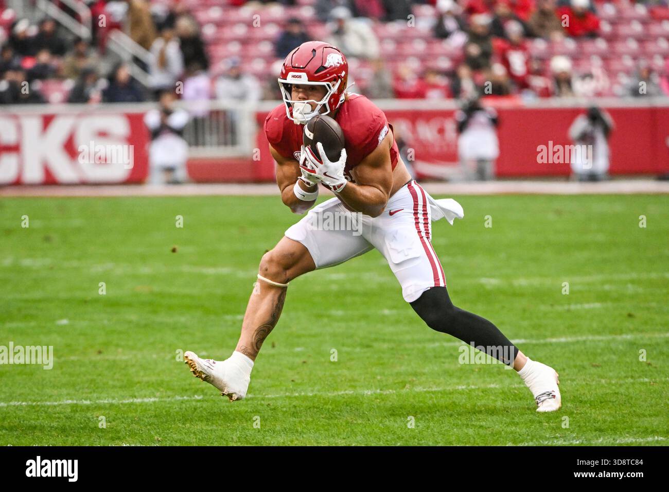 Arkansas tight end Rohan Jones (88) catches a pass against Missouri ...