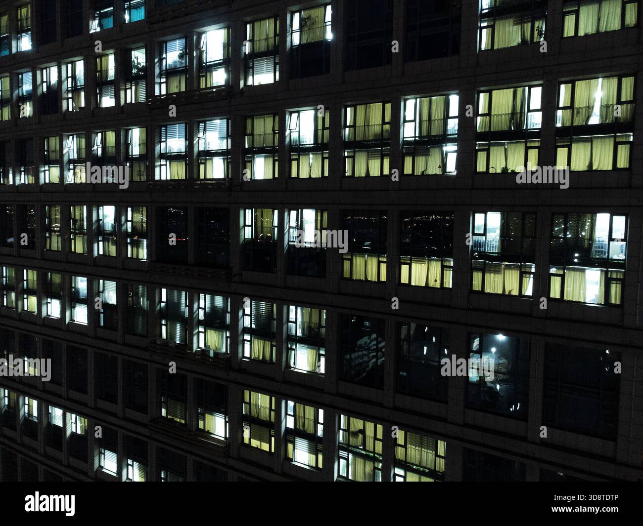 Facade high building windows hi-res stock photography and images - Alamy