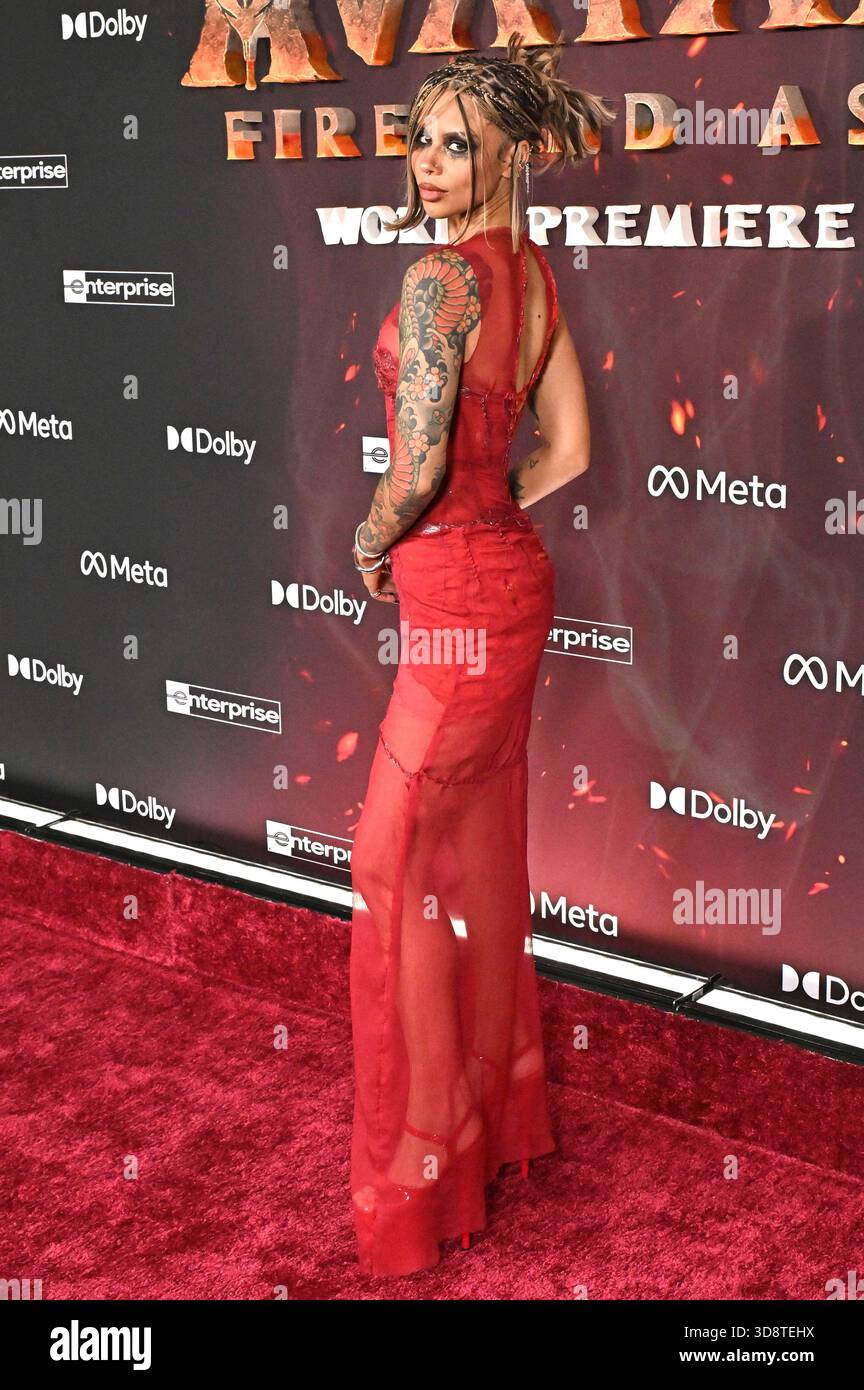 Eleanor Barnes / Snitchery bei der Weltpremiere des Kinofilms Avatar: Fire and Ash im Dolby ...