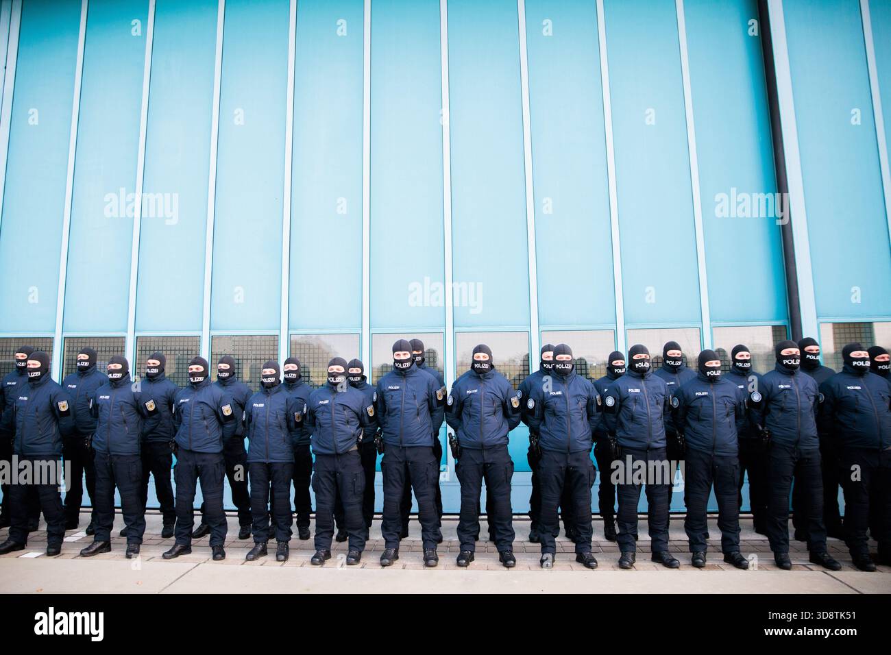 02 December 2025, Brandenburg, Ahrensfelde: Members of the special unit ...