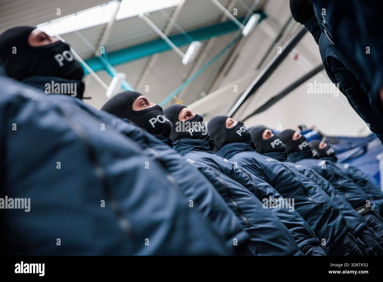 02 December 2025, Brandenburg, Ahrensfelde: Members of the special unit ...