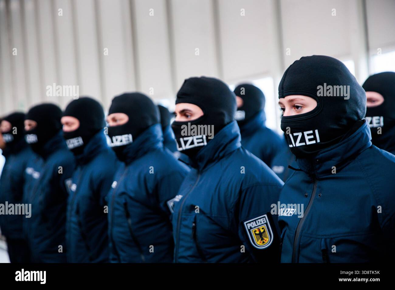 02 December 2025, Brandenburg, Ahrensfelde: Members of the special unit ...