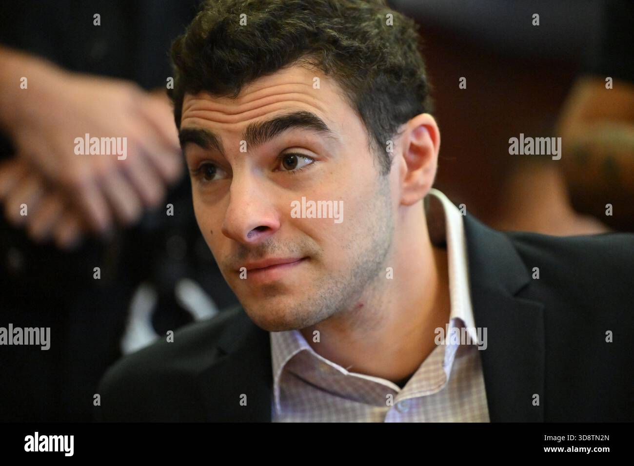 Luigi Mangione appears in Manhattan Criminal Court for an evidence ...